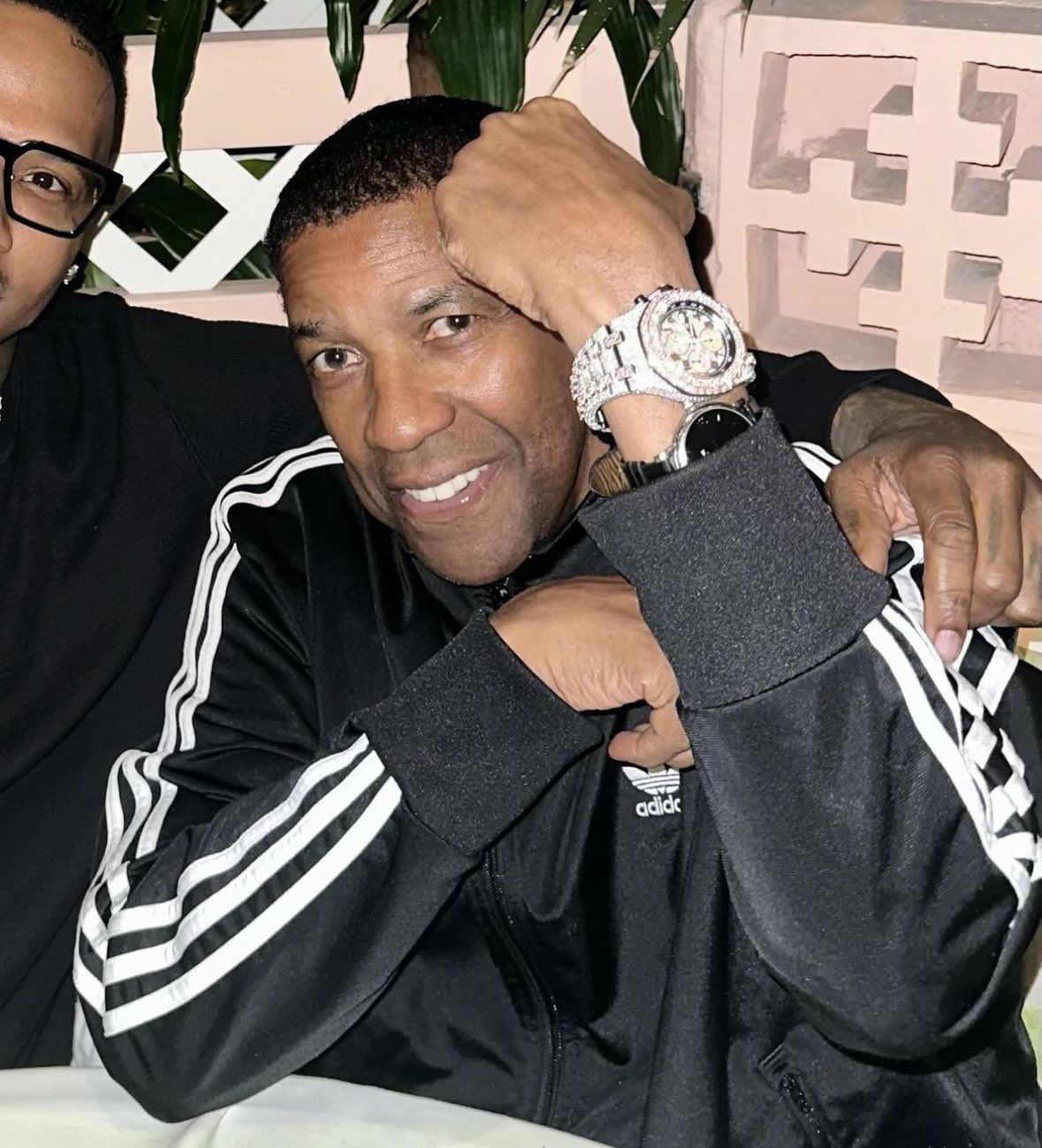 ApeStore - Trade Denzel on Base with low fees and convenience